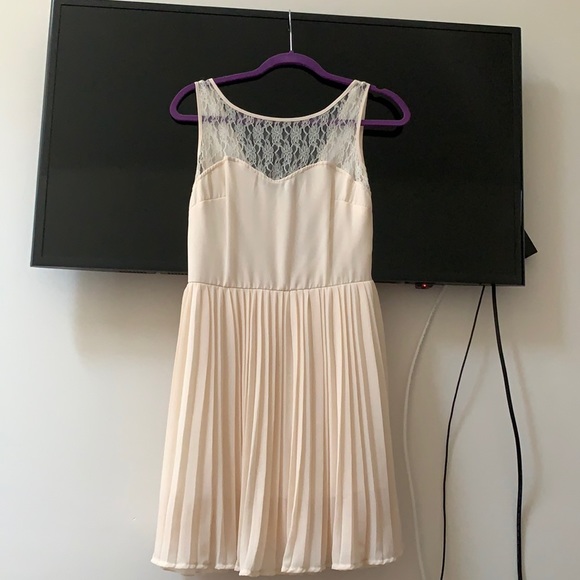 Dresses | Ivory Flowy Dress | Poshmark